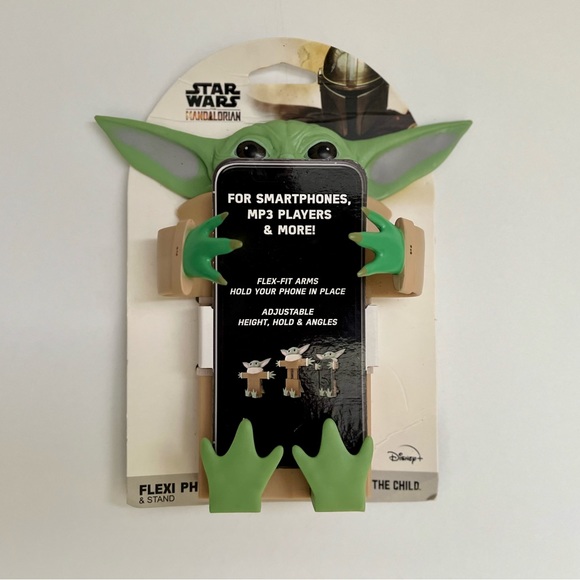 Star Wars | Accessories | Star Wars Mandalorian Flexi Phone Holder ...